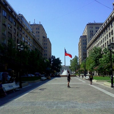 Paseo Bulnes - Pedestrian Plaza in Santiago Centro