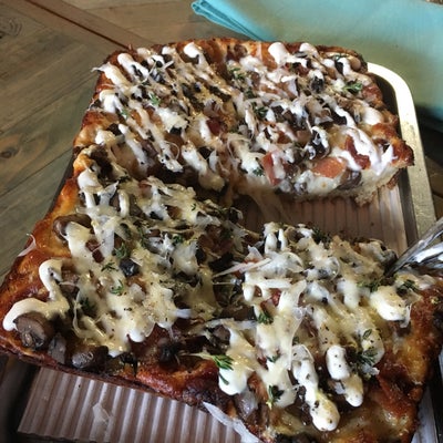 Descendant Detroit Style Pizza - Pizza Place in Toronto