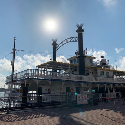 The Creole Queen Paddlewheeler - Boat or Ferry in New Orleans