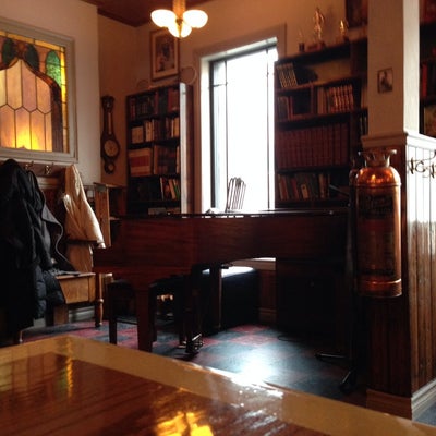 Photos at Salon de thé Cardinal / Cardinal Tea Room - Mile-End ...