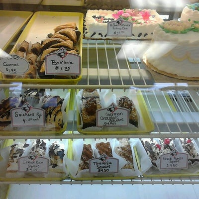 Charlie's Gourmet Pastries - Dover Shores West - 15 tips from 292 visitors