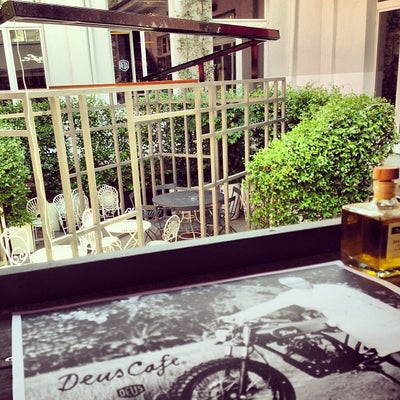 Deus Café - Café in Isola