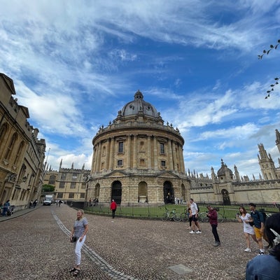 Radcliffe Square - Plaza