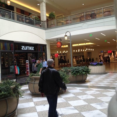 Hillsdale Shopping Center - Shopping Mall in Hillsdale