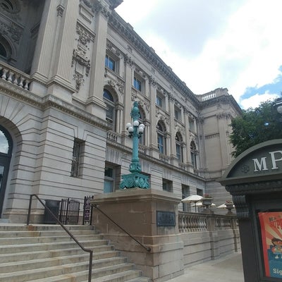 Milwaukee Public Library - Central - Kilbourn Town - 814 W Wisconsin Ave