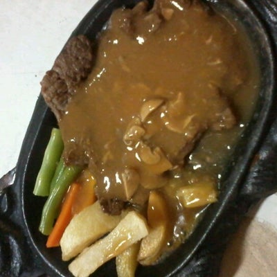 Waroeng Steak & Shake - Jl. Boulevard Blok A3 No. 5