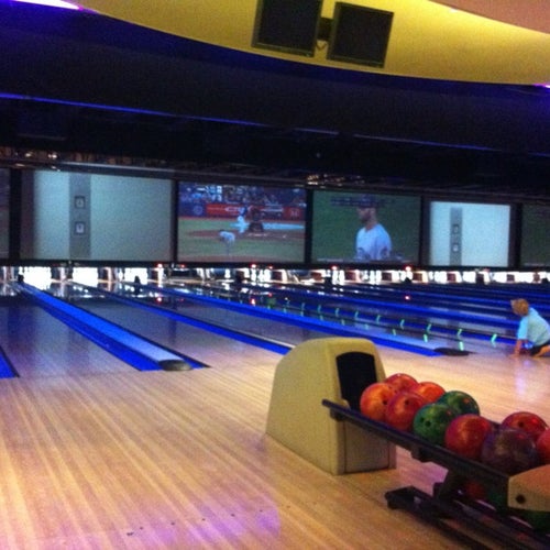 10Pin Bowling Lounge - 330 N State St - Chicago