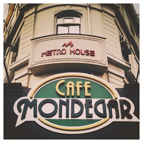 Café Mondegar - Metro House, 5-A Shahid Bhagat Singh Road - Mumbai