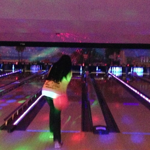 Pinz Bowling Center - 12655 Ventura Blvd - Studio City