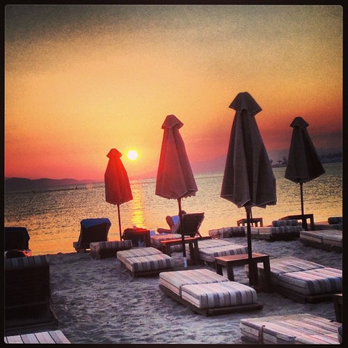 Balux Cafe: The House Project - Λεωφ. Ποσειδώνος 58 - Γλυφάδα