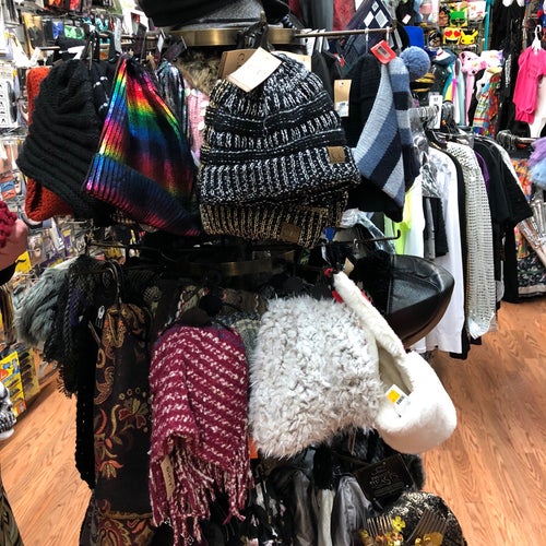 Metro Clothing - 3525 SE Hawthorne Blvd - Portland