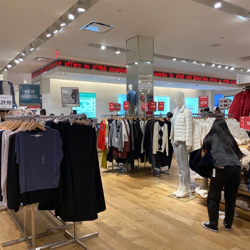UNIQLO - 3333 Bristol St Ste 1064 - Costa Mesa