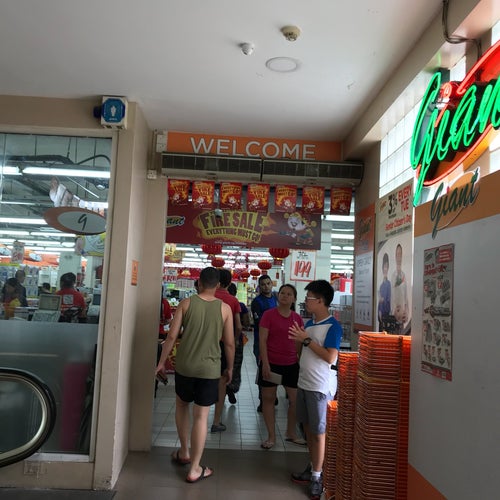 Giant Hyper - #03-01 Pioneer Mall - Singapore