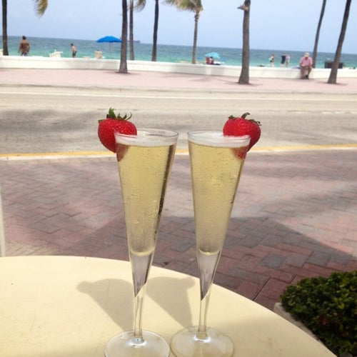 H2O Café - 101 S Fort Lauderdale Beach Blvd - Fort Lauderdale