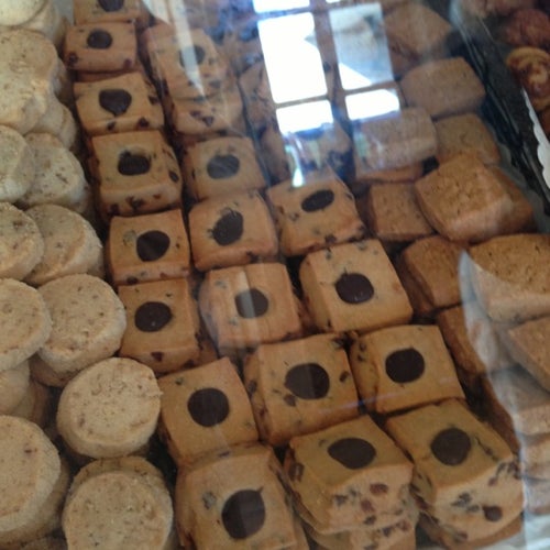 Diane's Bakery Cafe - 23 Bryant Ave - Roslyn