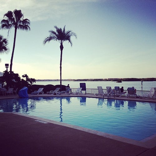 DoubleTree by Hilton - 3050 N Rocky Point Dr W - Tampa