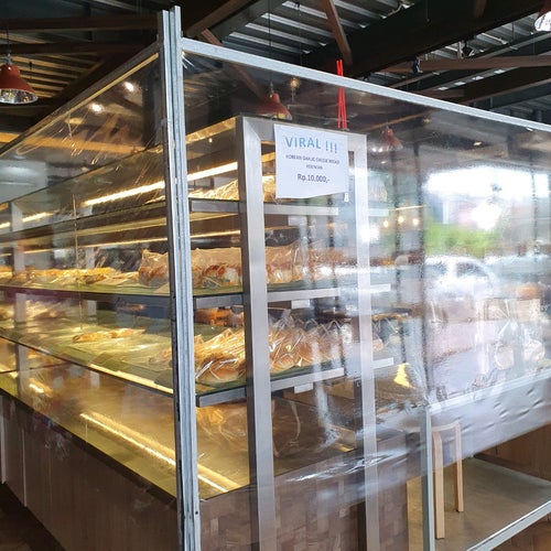 Michelle Bakery - Jalan Alternatif Cibubur No. 9 - Cibubur