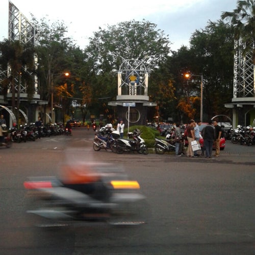 Bundaran ITS - Jl. Raya ITS - Surabaya