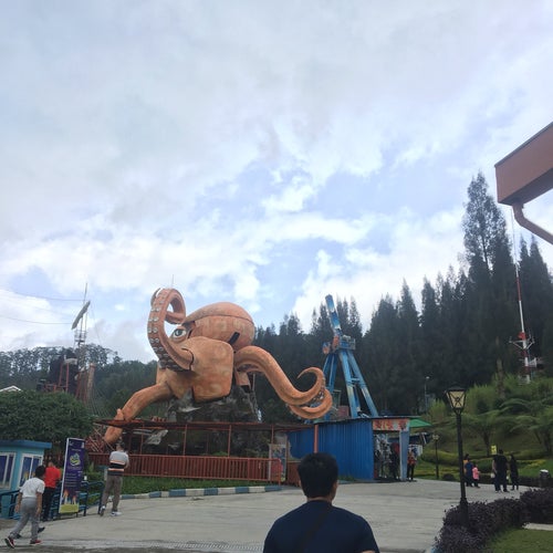 Mikie Holiday Funland - Mikie Holiday Hotel - Brastagi