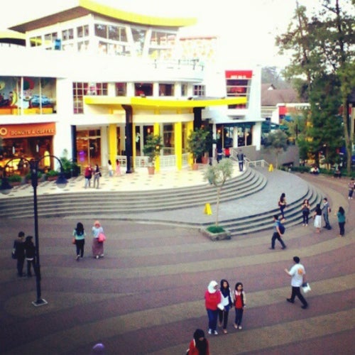 Cihampelas Walk (CiWalk) - Jl. Cihampelas No. 160 - Bandung