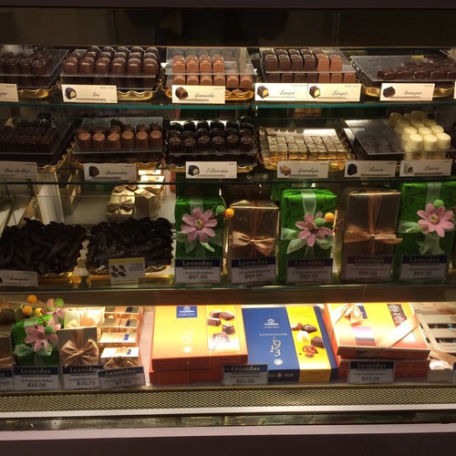 Manon Cafe - 120 Broadway - New York