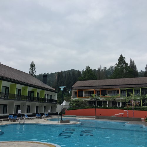 Mikie Holiday Funland - Mikie Holiday Hotel - Brastagi