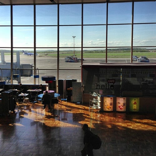 Helsinki Airport (HEL) (Helsinki-Vantaan lentoasema) - Lentäjänkuja 1 ...
