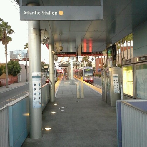 Metro Rail - Atlantic Station (Gold) - 5150 E Pomona Blvd - Los Angeles