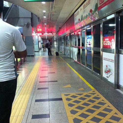 RapidKL KLCC (KJ10) LRT Station - Jalan Ampang - Kuala Lumpur