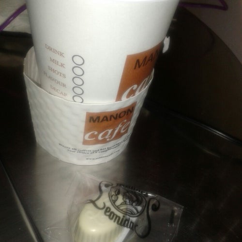 Manon Cafe - 120 Broadway - New York