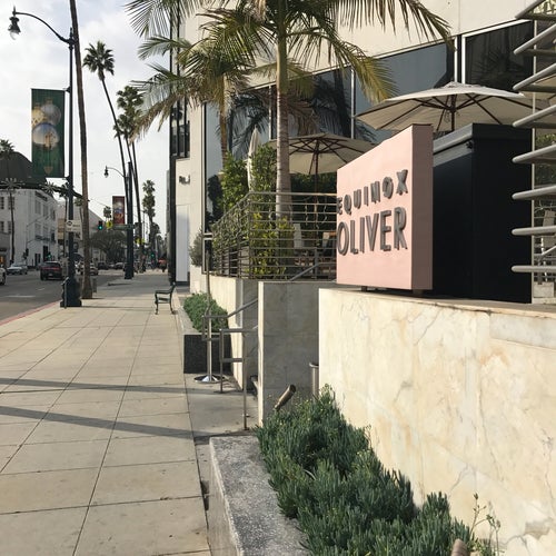 Oliver Cafe & Lounge - 9601 Wilshire Blvd - Beverly Hills