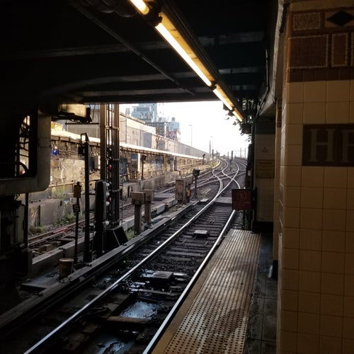 MTA Subway - Hunters Point Ave (7) - 21st St. - Long Island City