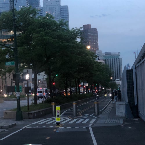 Piers 92/94 - 711 12th Ave - New York