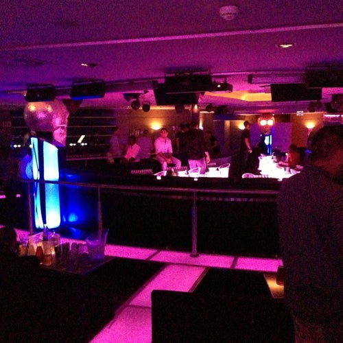 Java Club - Quai du Mont-Blanc 19 - Genève