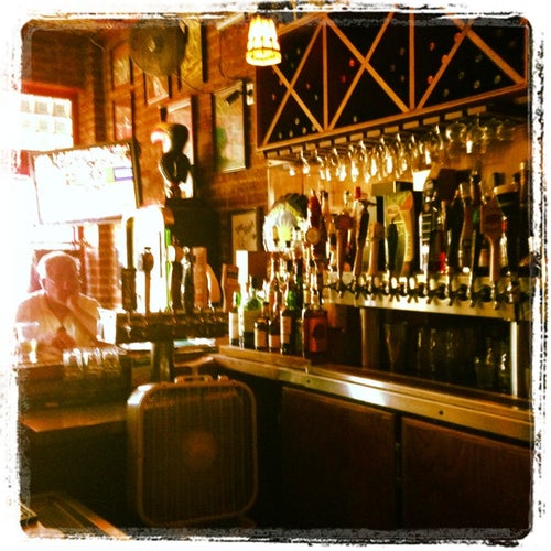 Timmy Nolan's Tavern & Grill - 10111 Riverside Dr - Toluca Lake