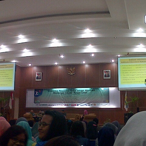 Aula Gedung F FKIP UNS - Jalan Ir. Sutami 36A - Surakarta