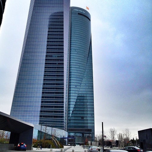 Hotel Eurostars Madrid Tower - Paseo de la Castellana 259-B - Madrid