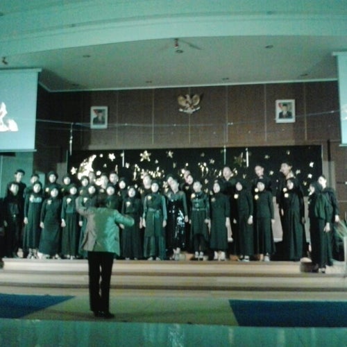 Aula Gedung F FKIP UNS - Jalan Ir. Sutami 36A - Surakarta