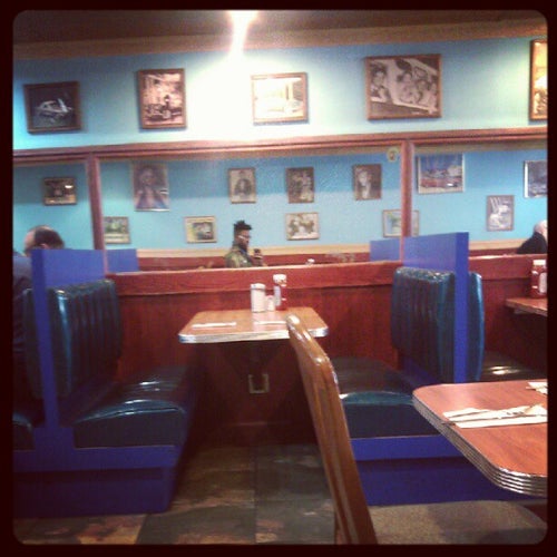 Happy Days Diner - 148 Montague St - Brooklyn