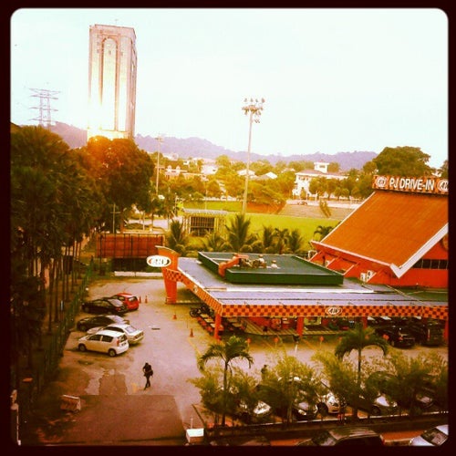 RapidKL Taman Jaya (KJ20) LRT Station - Seksyen 52, Persiaran Barat ...