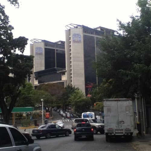 C.C. Macaracuay Plaza - Calle Mara, Macaracuay - Caracas