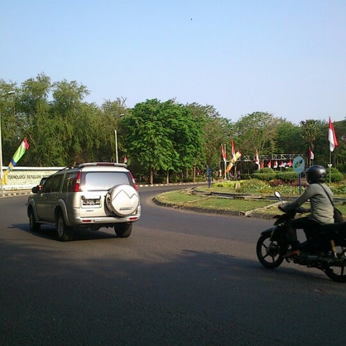 Bundaran ITS - Jl. Raya ITS - Surabaya