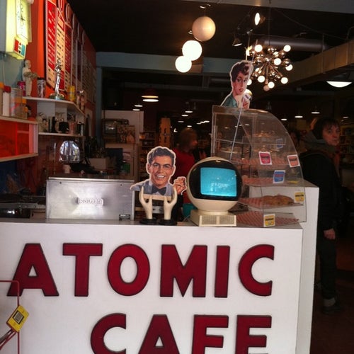 Atomic Café - 3606 rue Ontario Est - Montréal