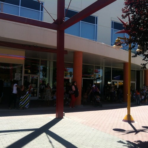 Regal Natomas Marketplace ScreenX, 4DX & RPX - 3561 Truxel Rd - Sacramento