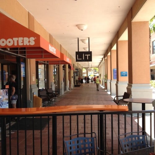 Hooters - 615 Channelside Dr - Tampa