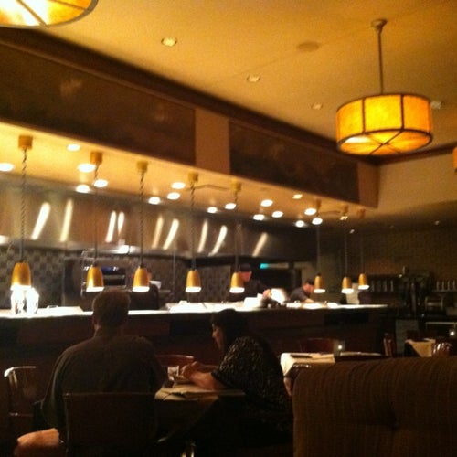 FireLake Grill House & Cocktail Bar - 31 S 7th St - Minneapolis