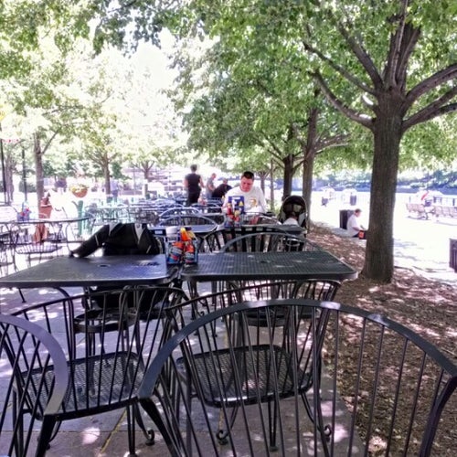 Lizzie McNeill's Irish Pub - 400 N McClurg Ct - Chicago