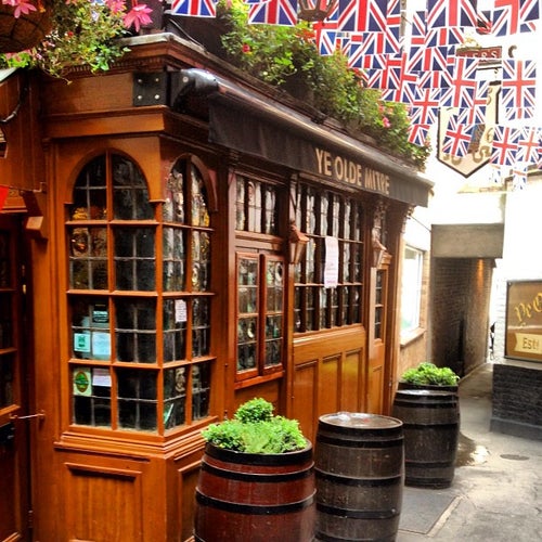 Ye Olde Mitre - 1 Ely Court, Ely Place - London