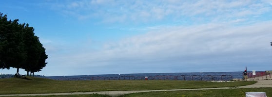 Milwaukee Lakefront - Waterfront in Lake Park