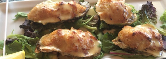 Snapper's Waterfront Restaurant And Saloon - Seafood Restaurant